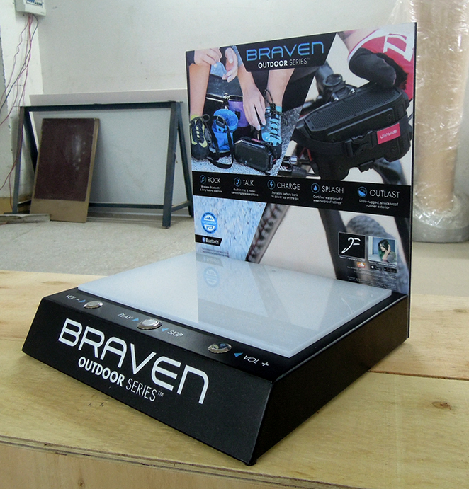 Single speaker display stand with light – Xminus Display – Custom ...